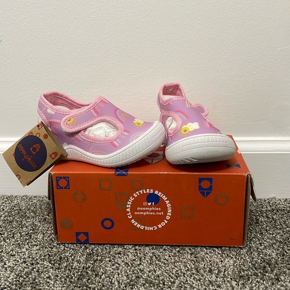 oomphies | Shoes | Oomphies Splash Sandal | Poshmark
